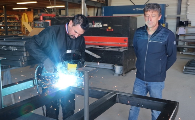 Un MOF en métallerie chez un couvreur